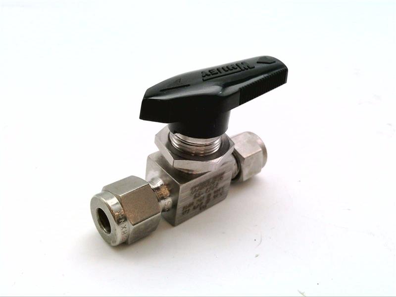 SS-42S4 Valves by SWAGELOK