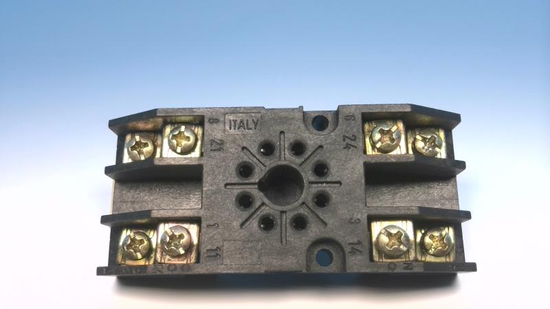 ZVR8 - RELAY SOCKET by ELECTROSWITCH