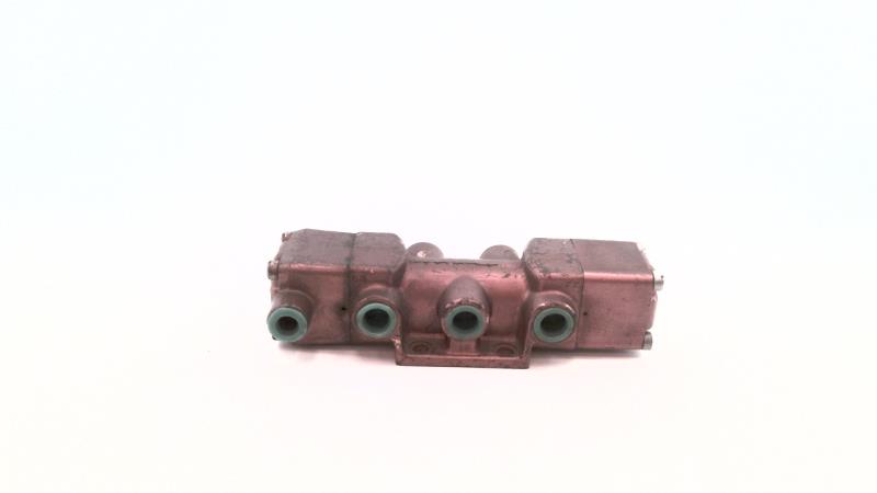 VPS-4302 Pneumatic Manifolds and Valves by VERSA VALVES