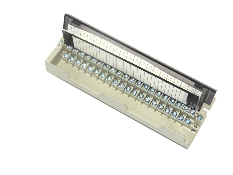 140-XTS-002-00 - TERMINAL STRIP by MODICON