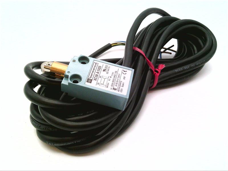 XCM-A1025 - LIMIT SWITCH XCM-A - ROLLER PLUNGER - 1OC by TELEMECANIQUE