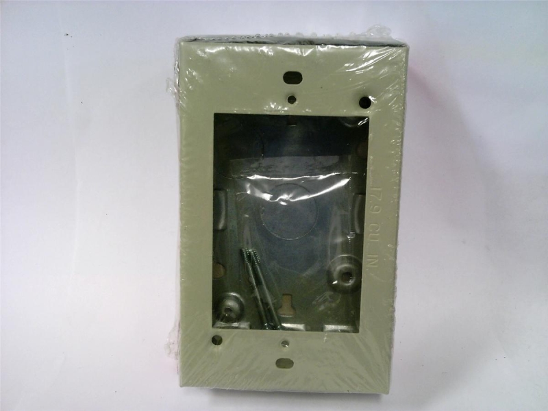 V5747-V by WIREMOLD