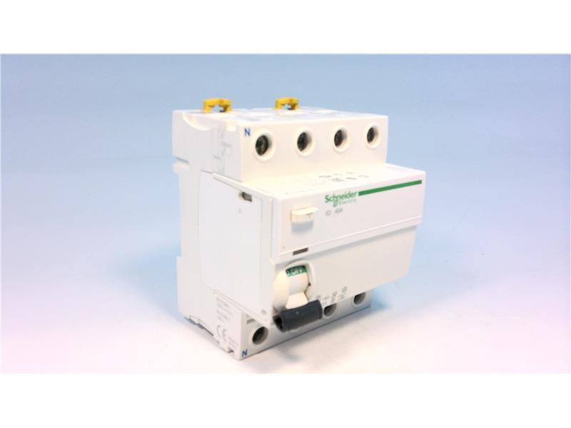 A9R35440 Circuit Breakers by SCHNEIDER ELECTRIC